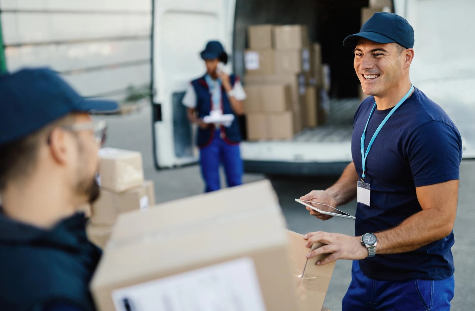 BA250P Borne PL/VL aluminium 4 mm avec semelle de fixation au sol ...